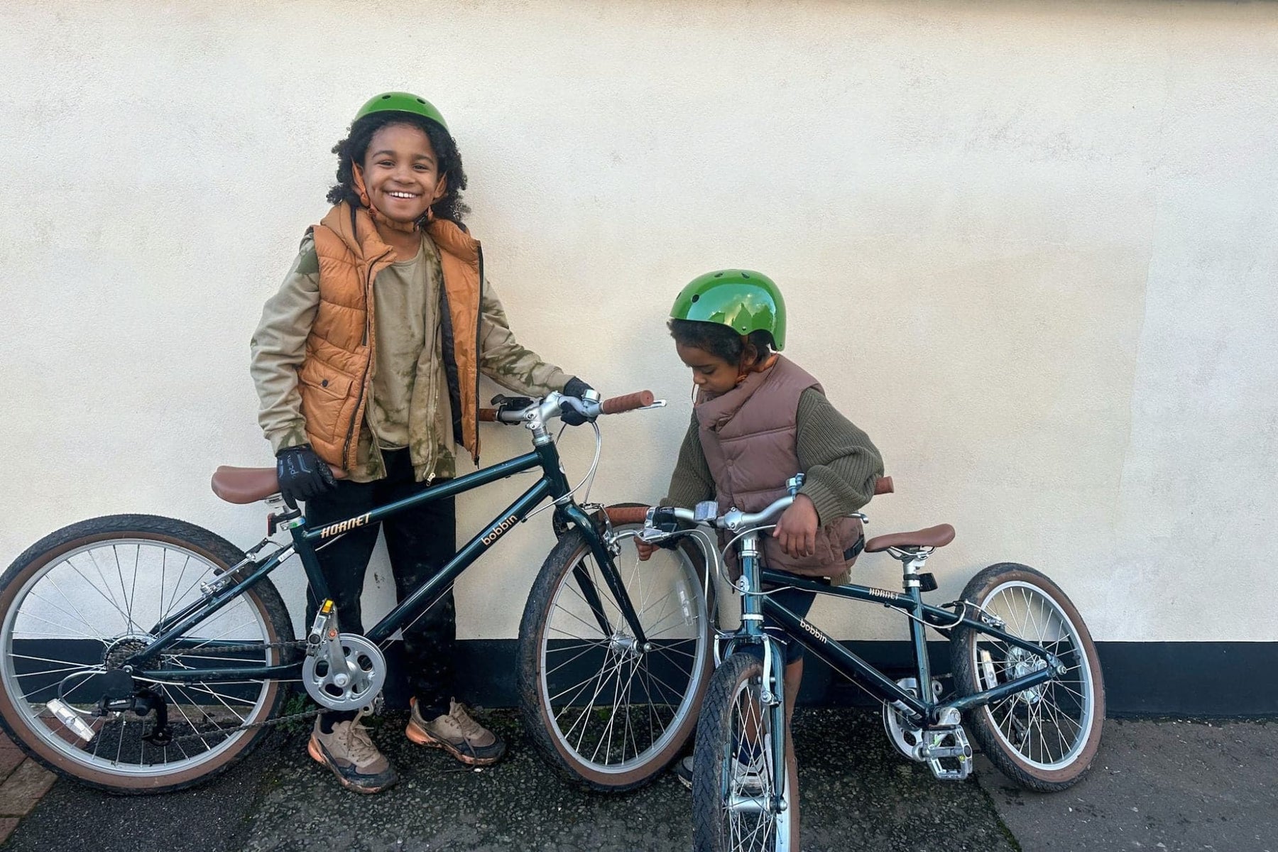 Hornet 24" Wheel | Boy and Girls Hybrid Bike for Ages 7-11 – Bobbin