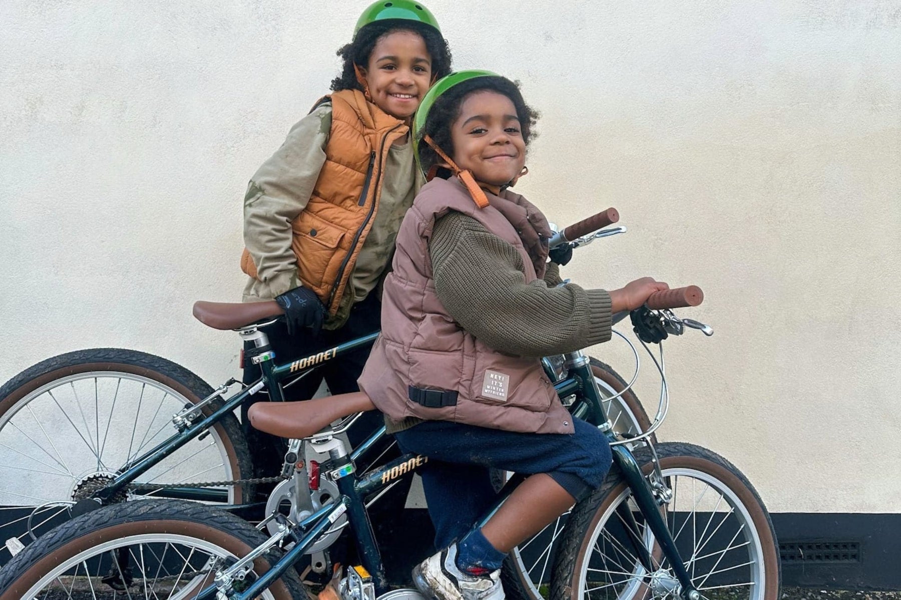 Hornet 24" Wheel | Boy and Girls Hybrid Bike for Ages 7-11 – Bobbin