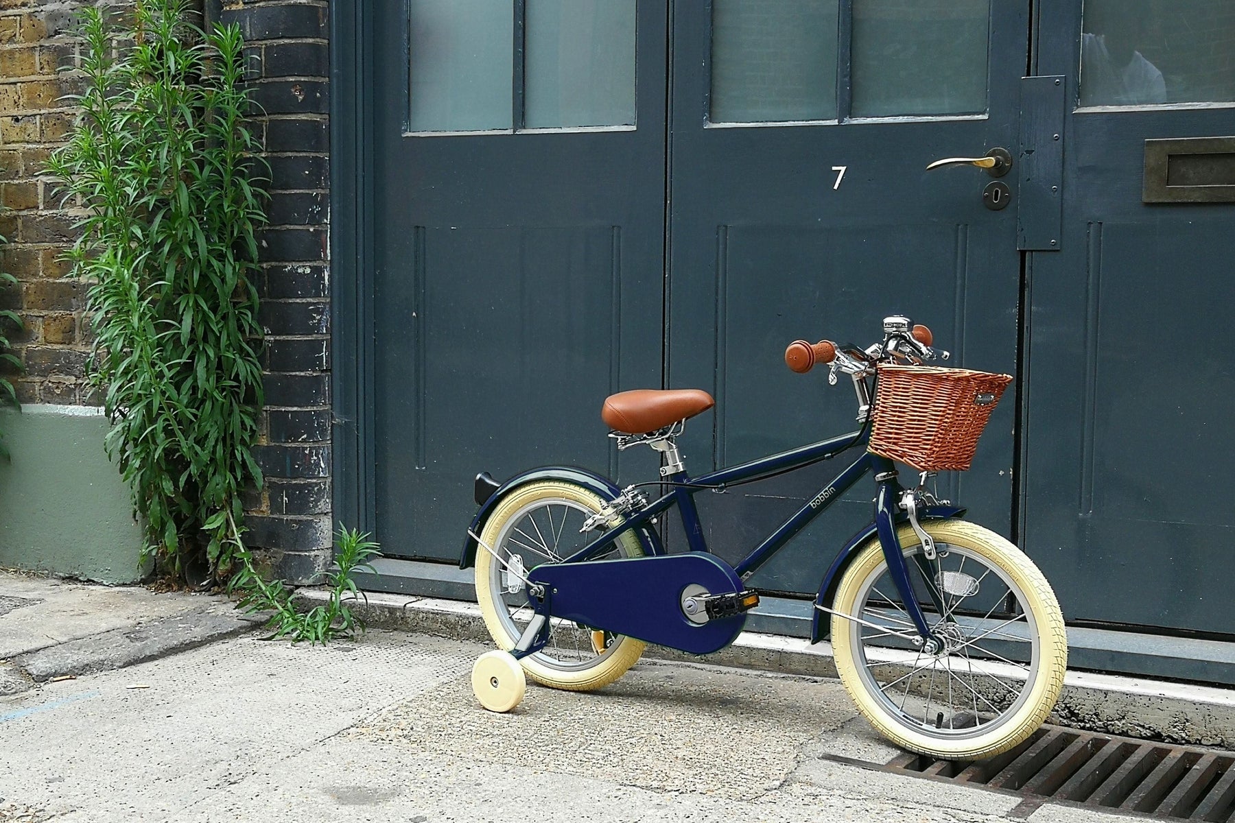 Bobbin Moonbug Kids Bike | Ages 4-6 | 16" Wheel | Shop Now